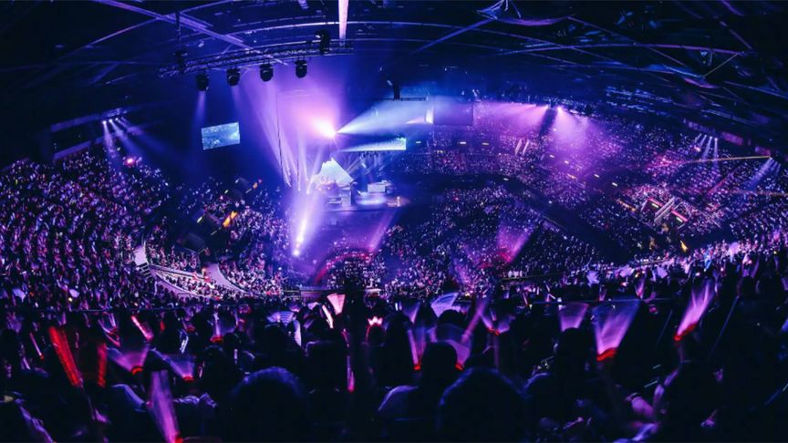 我天!凤凰传奇杀疯了,2022一首歌又封神了,好听到停不下来