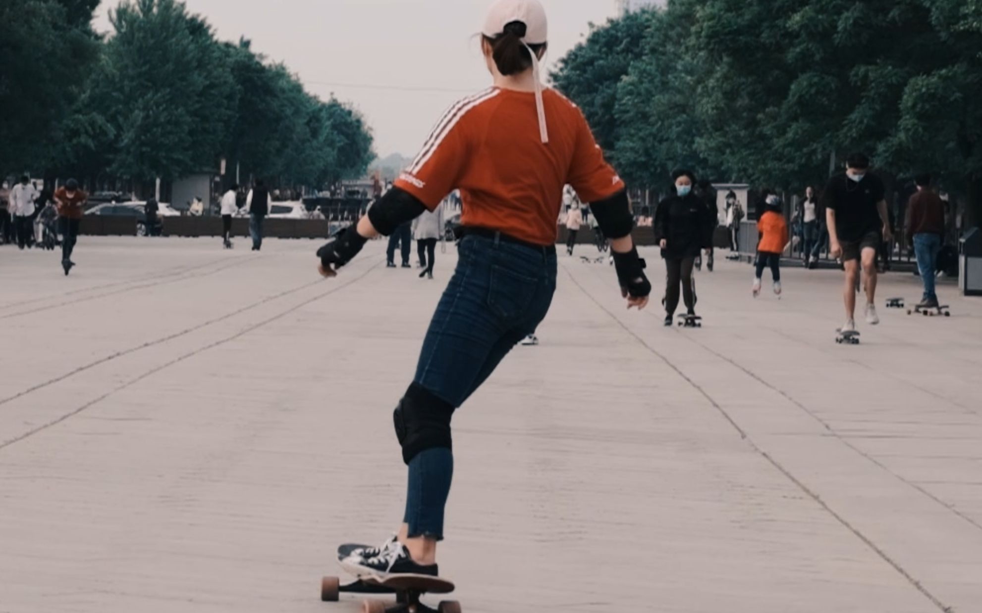 富士xt4+fuji50mmf2手持拍摄试验 丨 民族园广场燃烧冰滑板教学200504