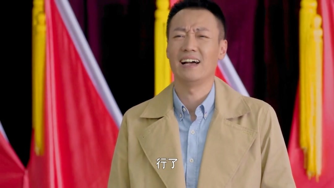 公司表彰先进工作者,上台发表感言,警察赶来把人带走