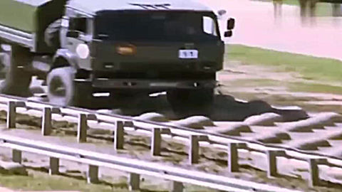 军用卡车的过减速带,厉害了!