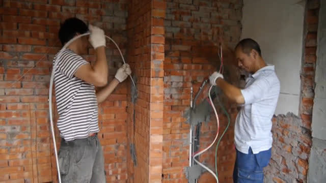 老外发明"穿电线"神器,8秒钟穿10长的电线,工人师傅爱不释手