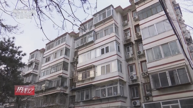 [热线12]热线关注 北京 专挑深夜高空抛垃圾 偷懒男子被刑拘