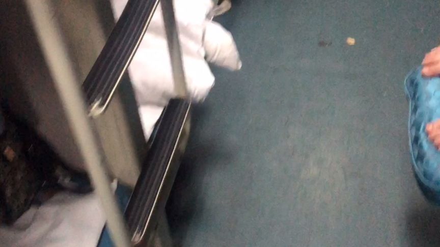 这是T248列车上的卫生状况!实在是太差了!一直没人打扫