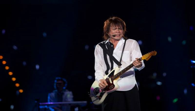 他唱的这首歌我初中时候经常单曲循环,满满回忆杀!太好听了!