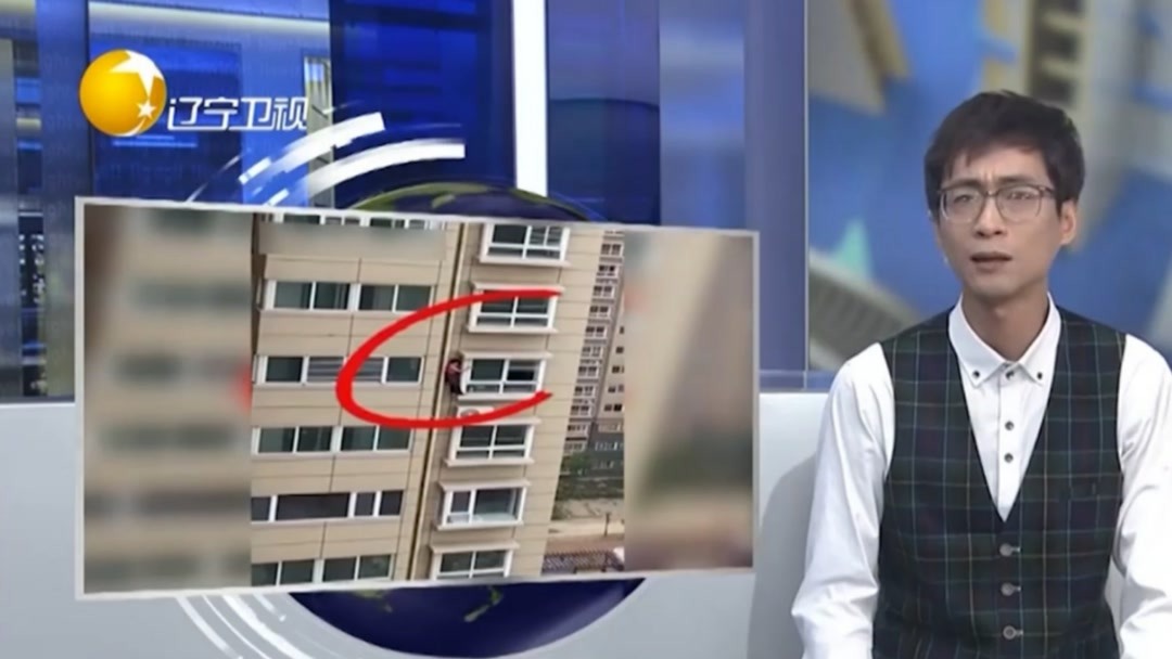 洛阳女子站20层高楼擦玻璃,拍摄者:看着自己腿都软,不值当