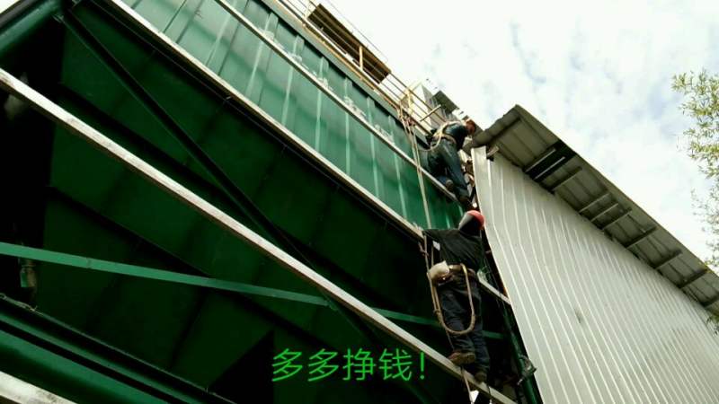 做彩钢瓦是个危险活儿
