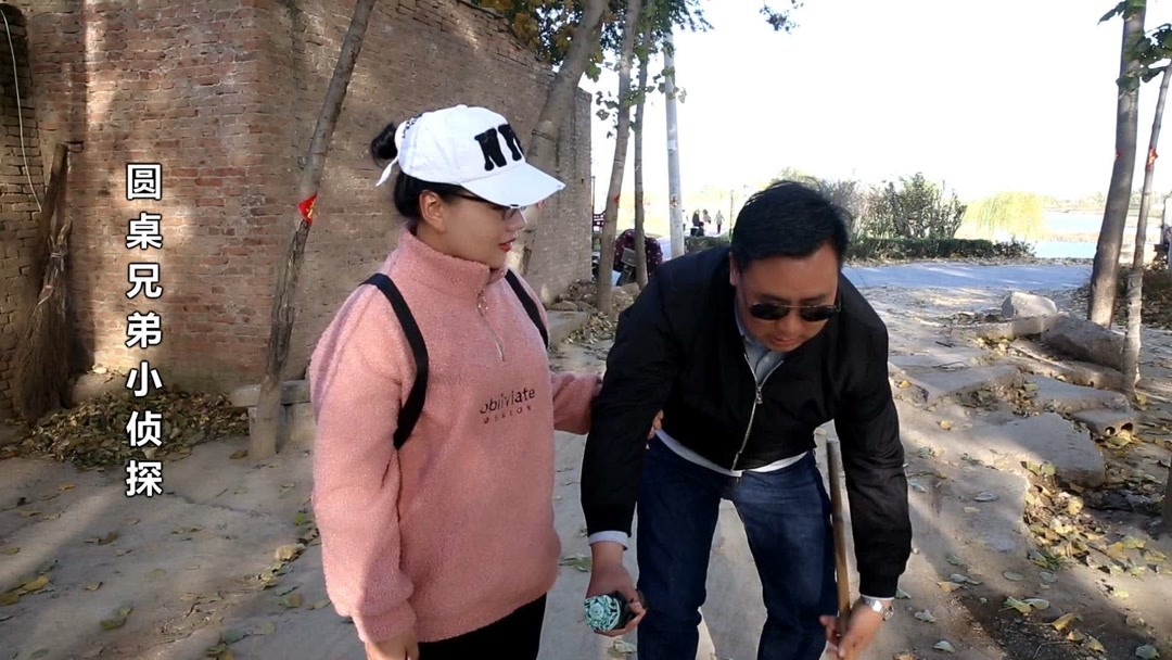 圆桌兄弟小侦探:当你遇见这种“盲人”求助时,多个心眼没坏处