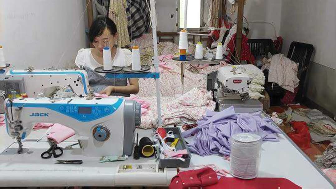 80后夫妻不想打工,回乡创业半年时间带动村民就业,是怎么做到的