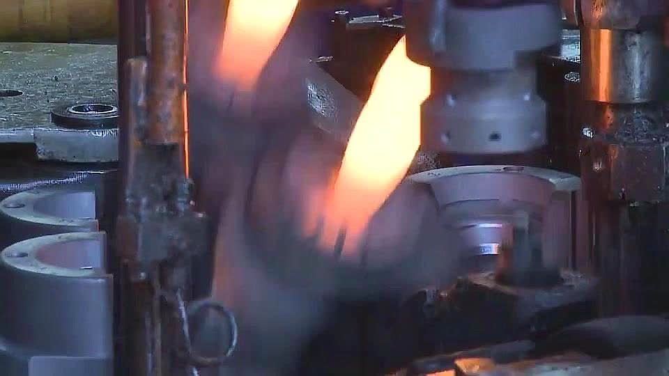 科技:玻璃瓶的制造过程,很有意思