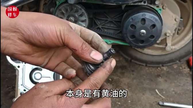 踏板摩托车脚启动杆瞪下去不会回位怎么办?教你几滴机油就可修好