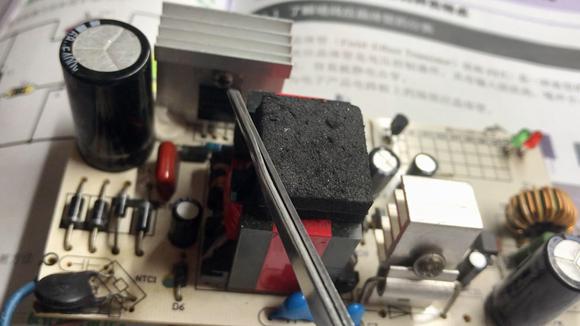 8N60场效应管烧坏了,代换它当然可以,但要注意几点