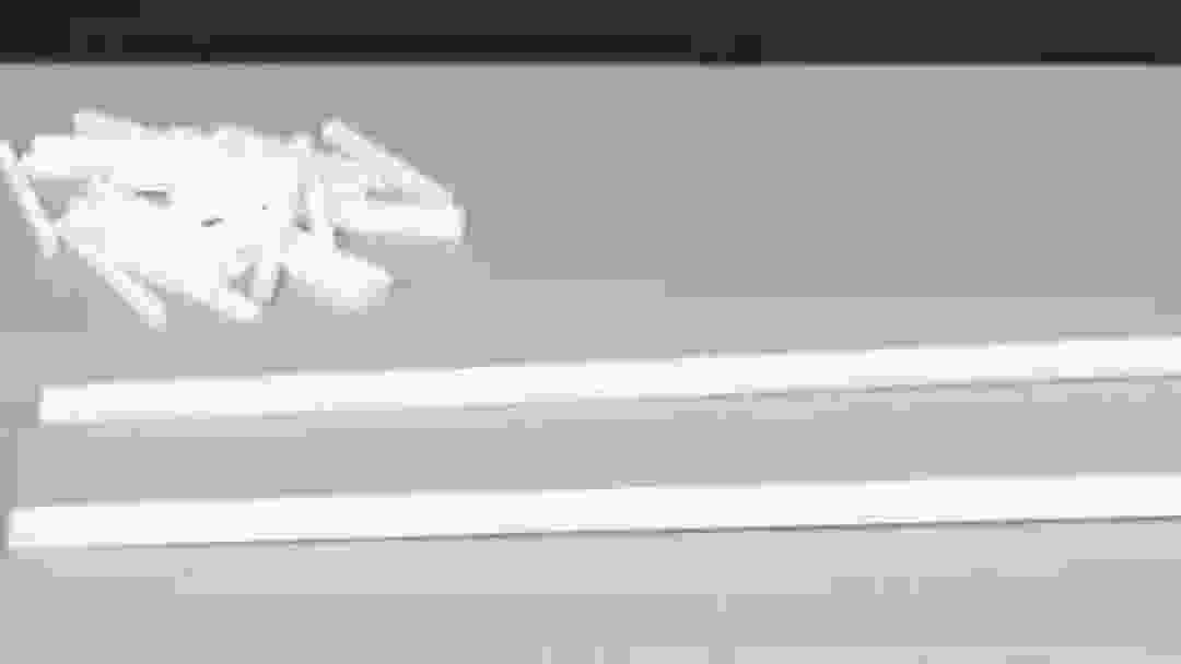 匠人精神,男子制作的悬索桥模型