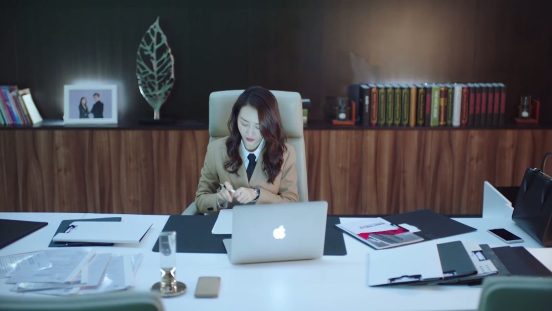 《推手》我是王鸥 每天都在我的500坪办公桌上工作到深夜