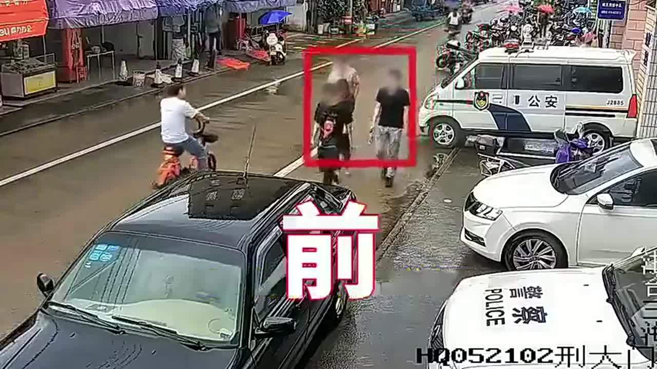 监控实拍:在派出所门口打架,你这是想进去呢还是想进去呢?