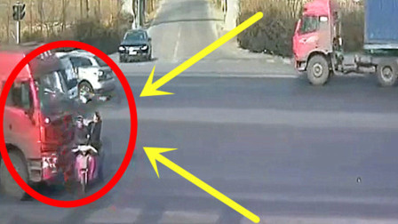 电动三轮车抢灯通行被大货车撞飞,2人当场死亡,自找的?