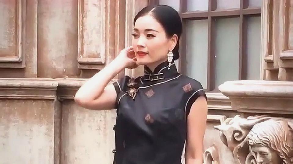 旗袍:小姐姐旗袍秀来一波!这画面看得我移不开双眼啊!