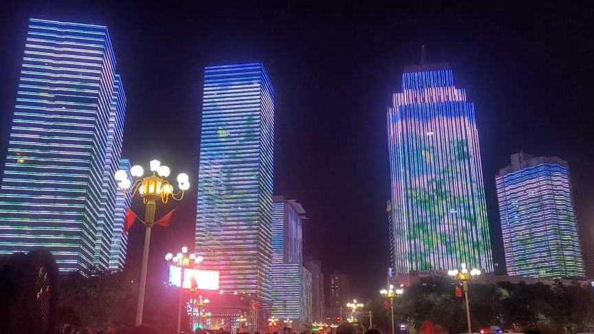 时代会记住这一伟大的时刻,世界也会因中国而震撼