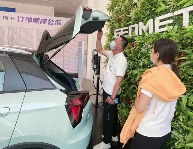 想买新能源系列 看过几何E再去做决定 几何E开启预售模式啦!