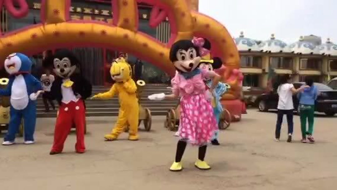 可爱卡通人物舞蹈