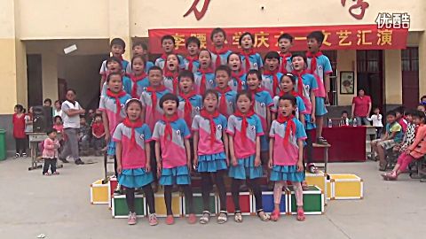 李腰小学庆六一文艺汇演童声合唱《让我们荡起双桨》