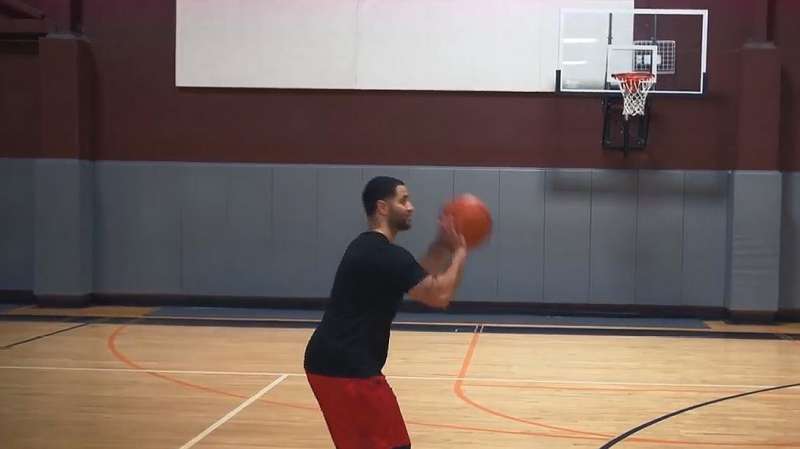 篮球教学:如何正确使用急停跳投