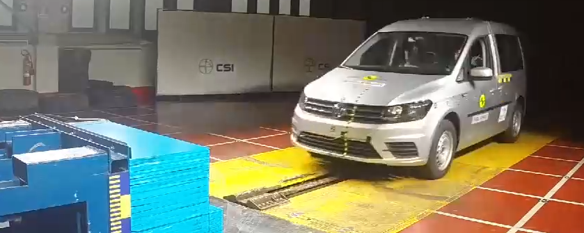 大众开迪全套碰撞测试,海外面包车挺耐撞哟