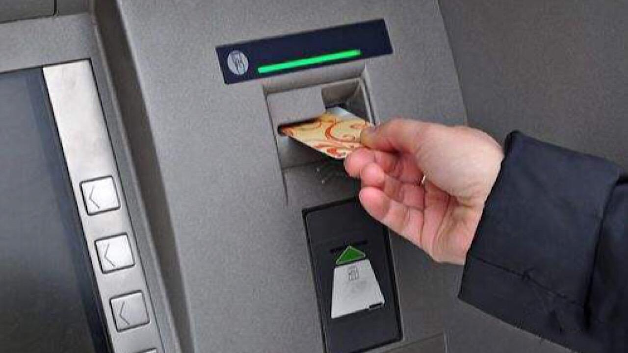 银行卡被吞了别着急,教你简单一招,银行卡自动退回,省事又方便