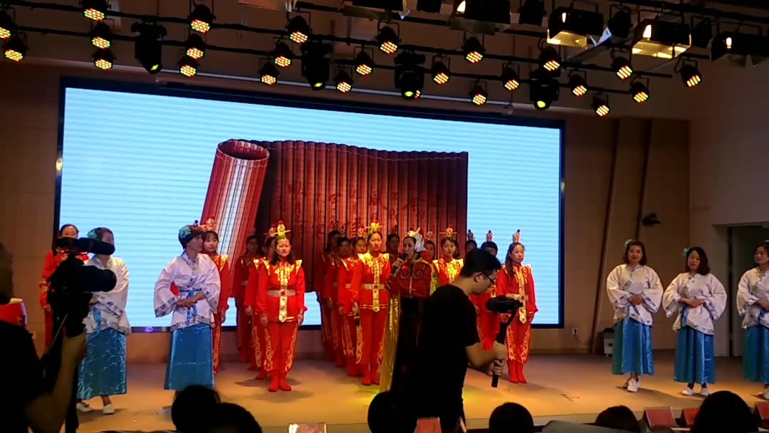 杨小教师团队经典诵读《花木兰》