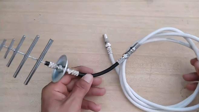 手工制作电视信号接收器，真是太牛啦