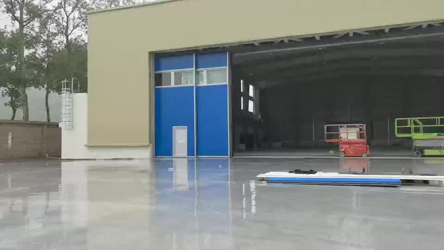 又一机库电动推拉门安装完成