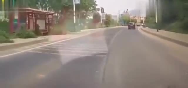 行车远离电动车,潜在危险让你毫无防备