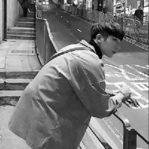 爱吃炒饭的花情 