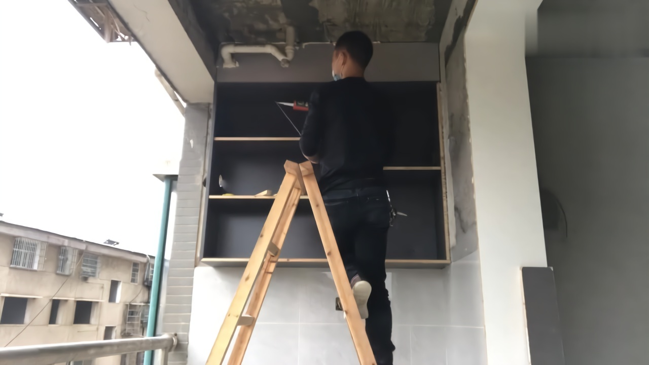 阳台放洗衣机处可以做个这样的壁柜,实用还不占地方,太好了