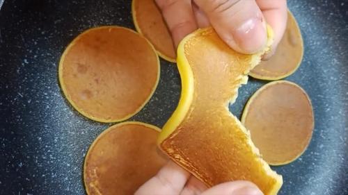 厨师长教你酸奶松饼的做法，蓬松暄软营养美味，出锅孩子抢着要吃