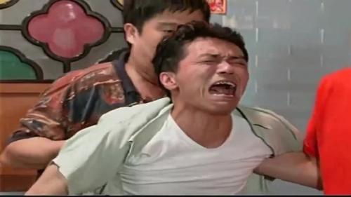 康伯用全套康家家法服侍阿宗,打得阿宗屁股开花,站都站不稳