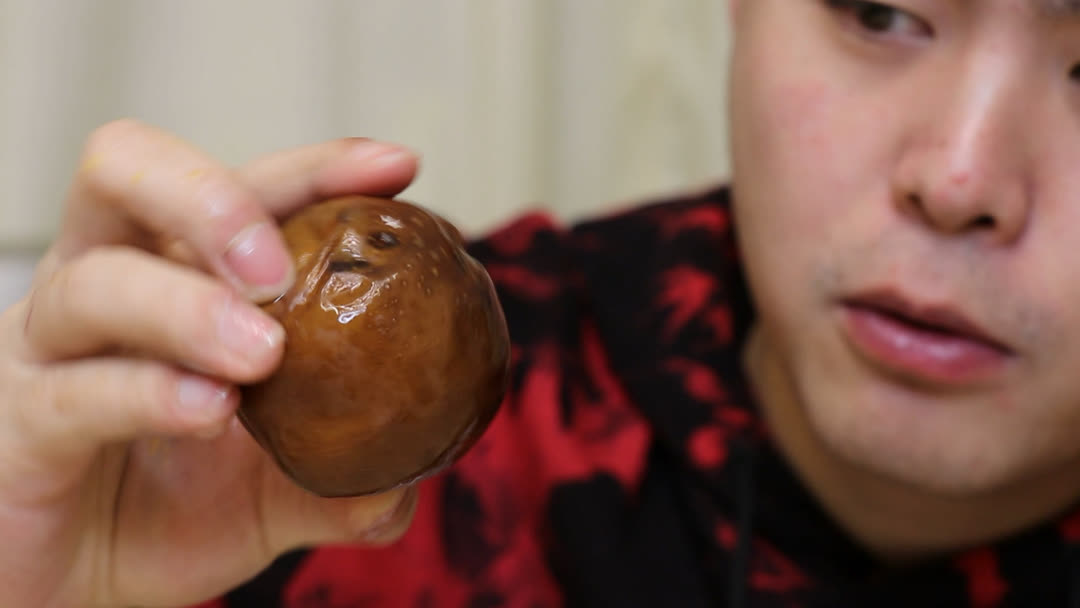 没有吃过东北特产冻梨和冻柿子的南方人,你不知道它有多美味