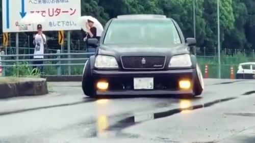 带着情怀的老皇冠汽车,这气质不是随便能模仿的,至今无人能敌