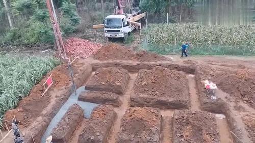 农村混凝土400多一立方全包了,灌浆机固定1200贵吗