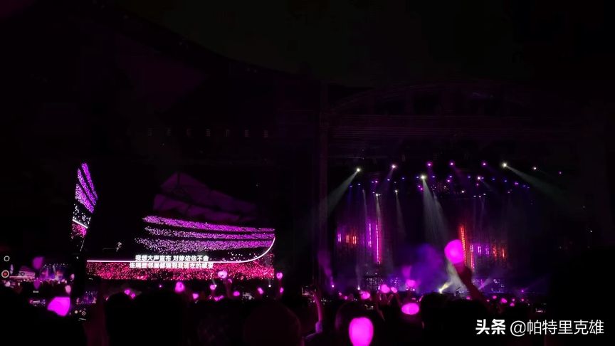周杰伦演唱会简单爱现场演绎