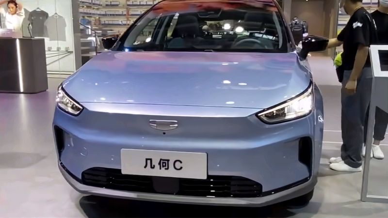 几何C;未来的环保新能源汽车,前脸给人耳目一新的感觉,独一无二