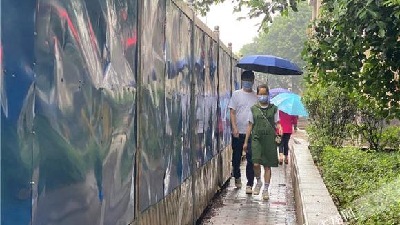 ...整改半年进展慢周边商户直呼撑不住.施工方:梳理管网耗时长正按计划...