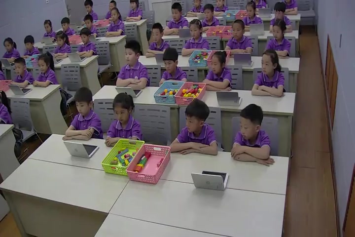 ...数学一年级上册_六 认识图形我说你做-戴老师_公开课优质课教学视频