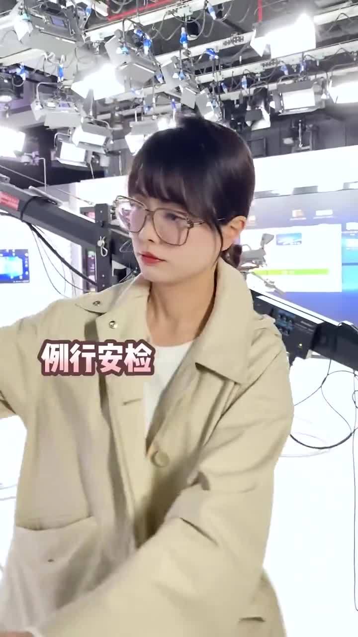 主持人每月的上镜考试有多内卷?这没有提词器怎么办
