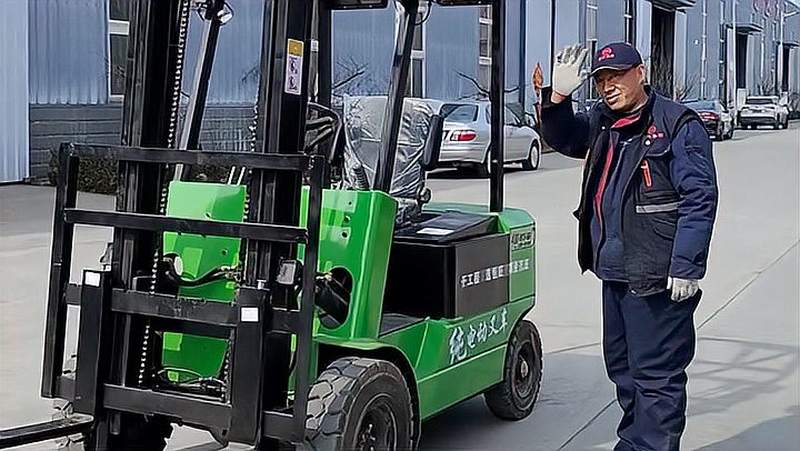 新能源电动叉车操作教程视频