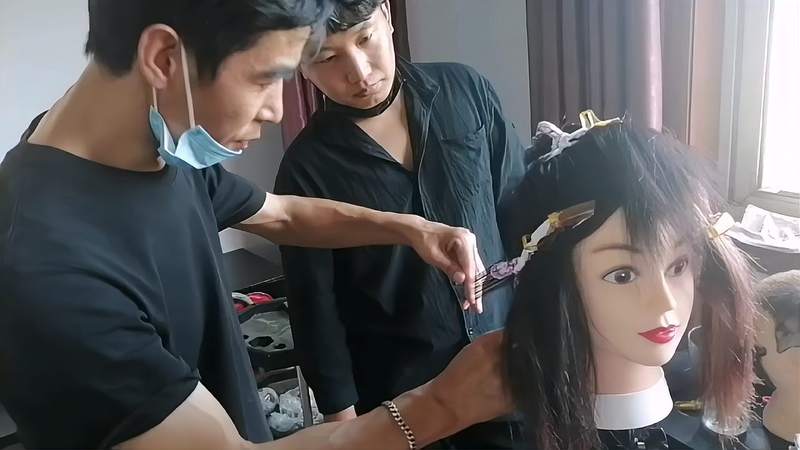 衡水亮点史航学校专业美发课程里面有烫发吗