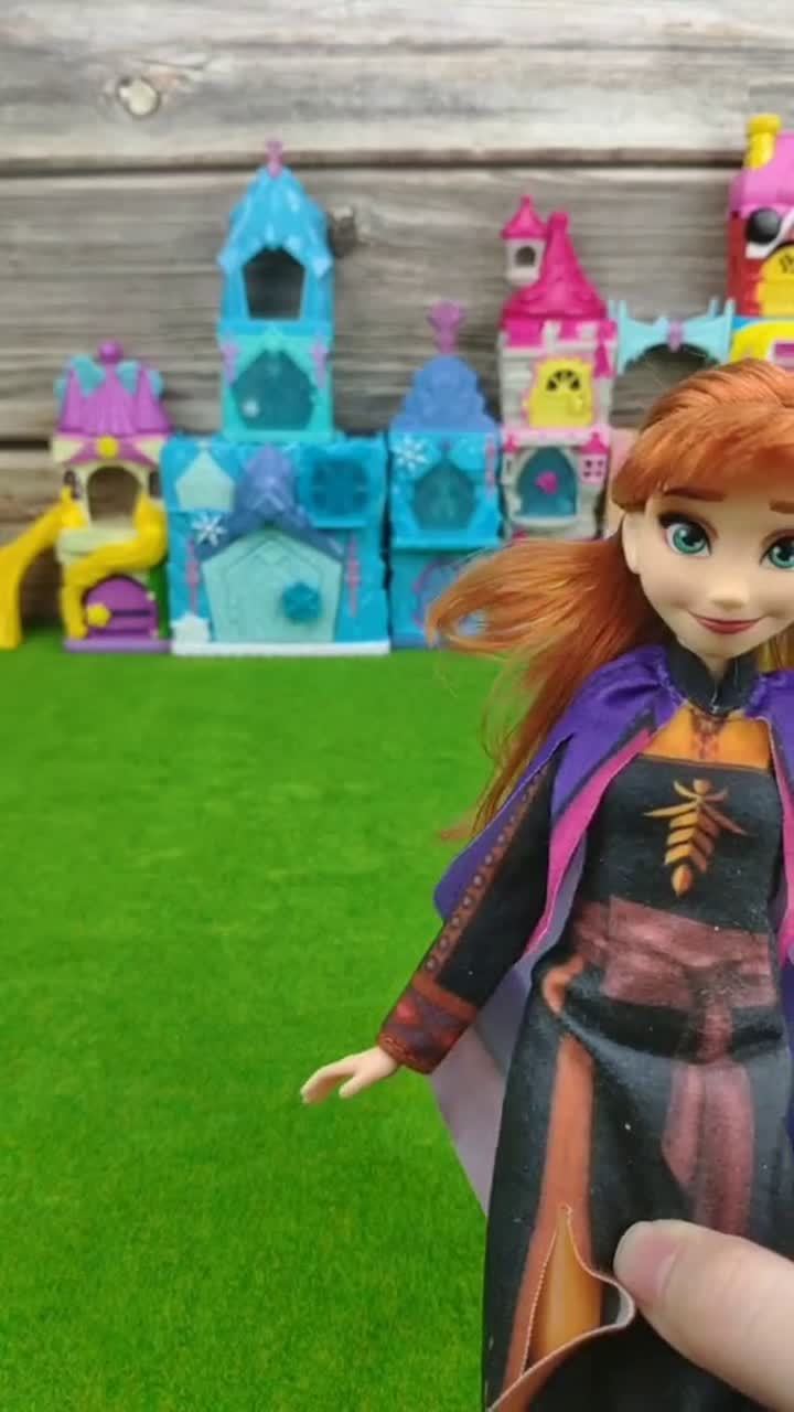 艾莎领安娜去挑房间