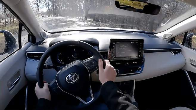 第一视角试驾2022款丰田卡罗拉锐放,开车跑一圈后,买不买看着办