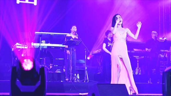 相见恨晚-你说是我们相见恨晚 我说为爱你不够勇敢