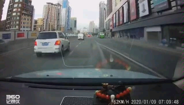 交通记录006_违规变道_转自网络