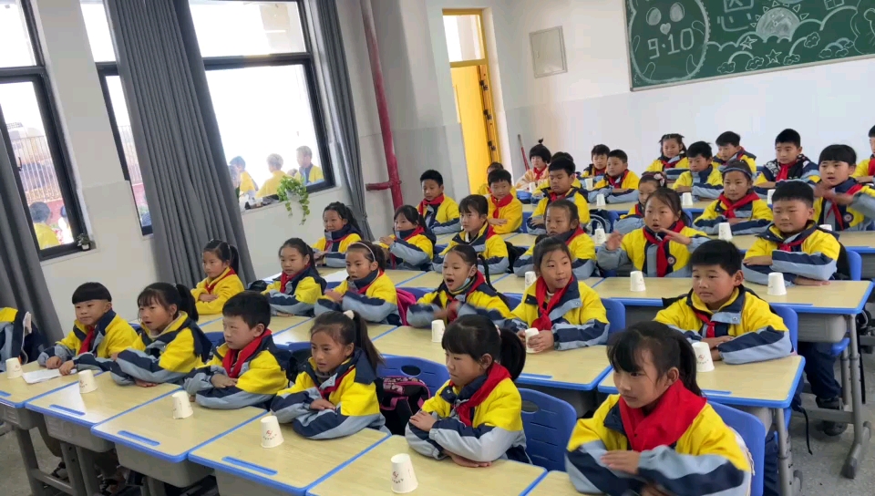 孩子们的课桌舞记录～(๑•́ωก̀๑)